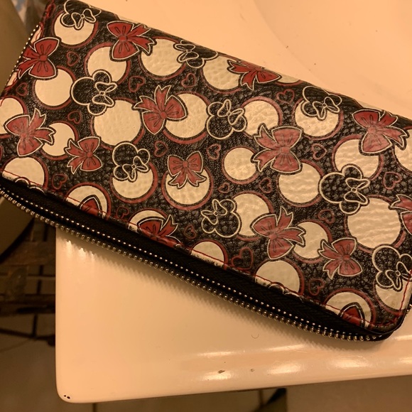 MINNIE MOUSE | Other | Minnie Mouse Credit Card Wallet | Poshmark